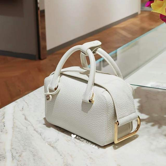 Delvaux nano cool box ( 象牙白） :: Summercstore